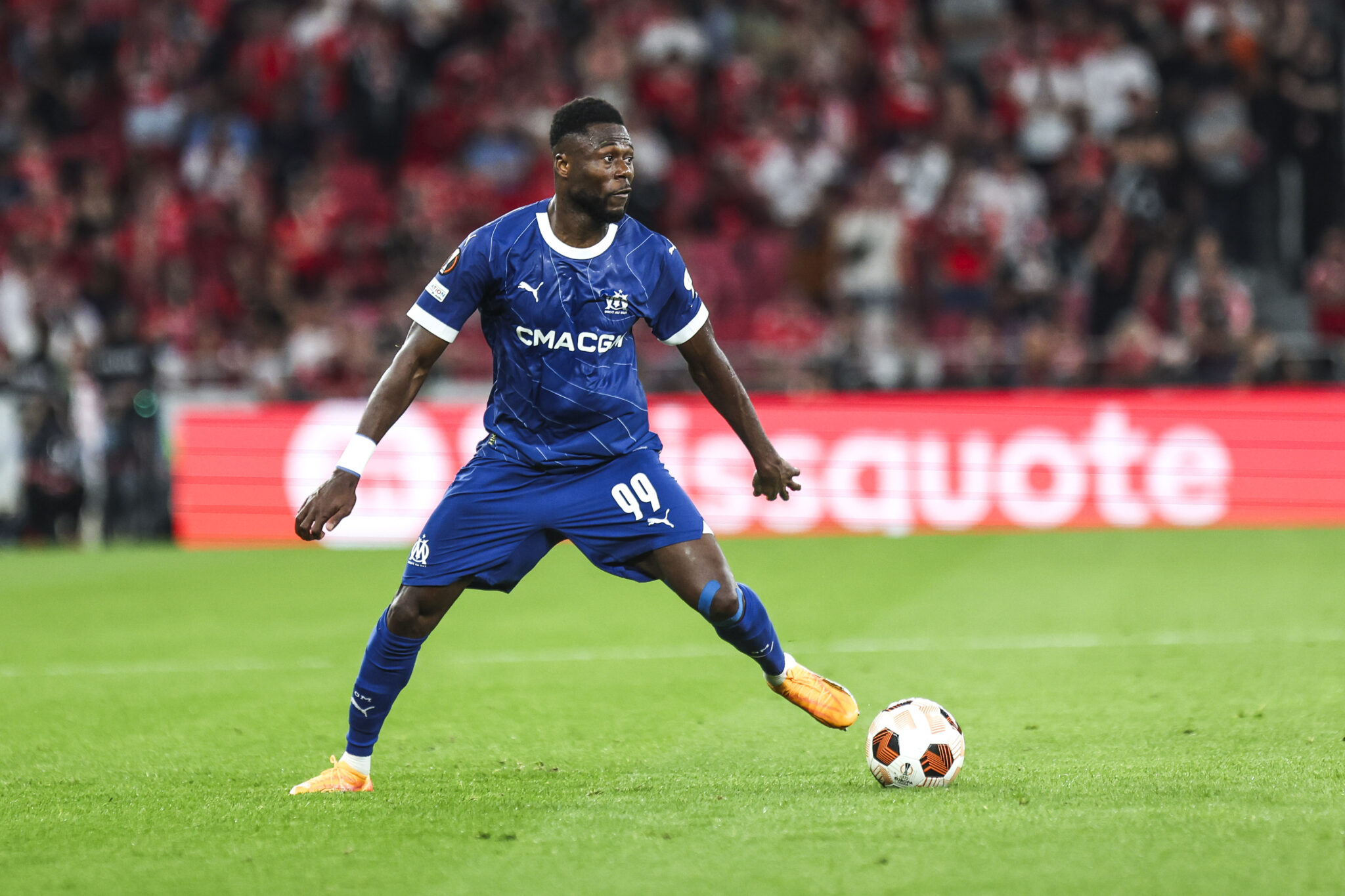 OM - Le salaire d'Mbemba pose question