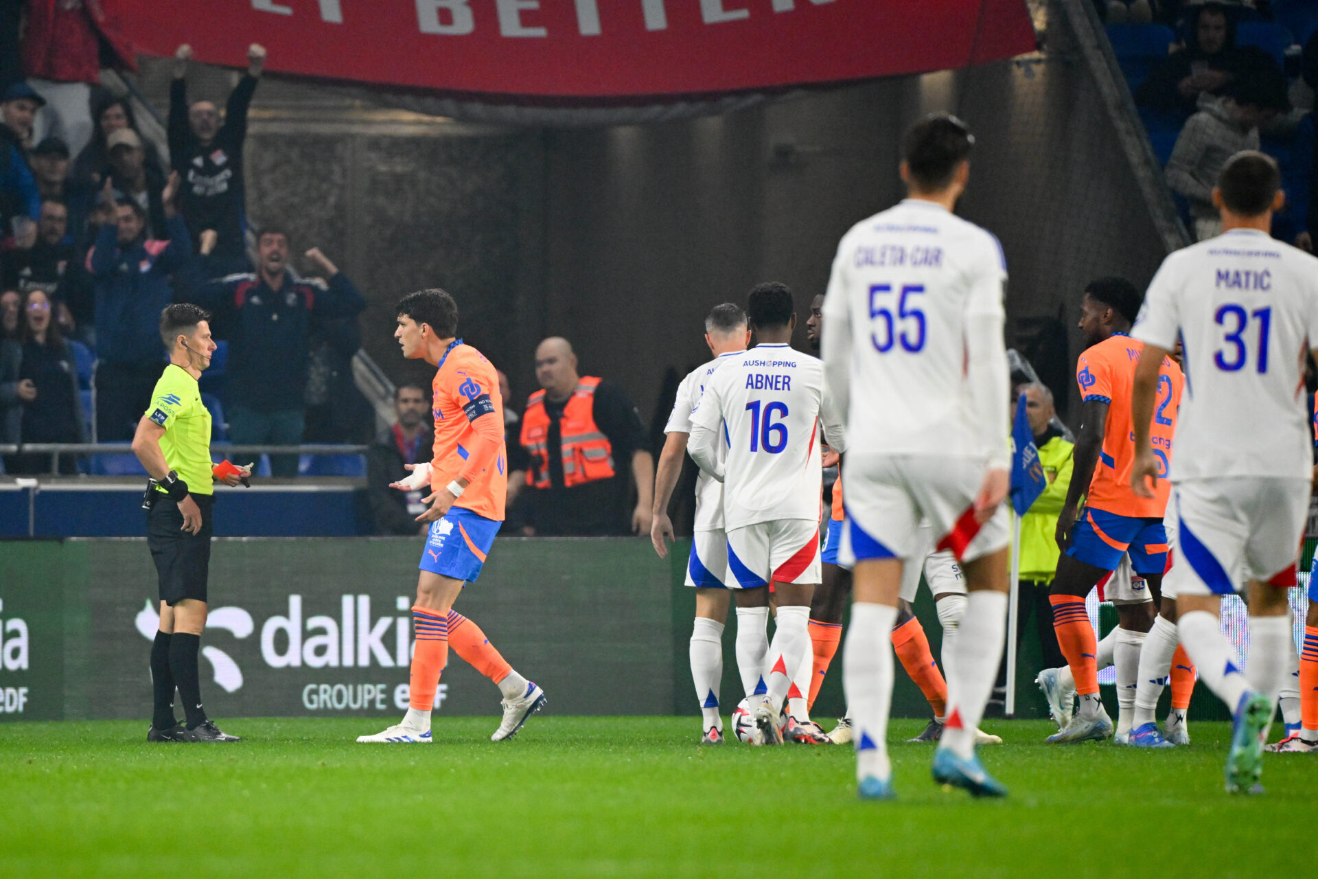 Arbitrage - L'arbitre derrière l'expulsion de Balerdi à Lyon au sifflet ...